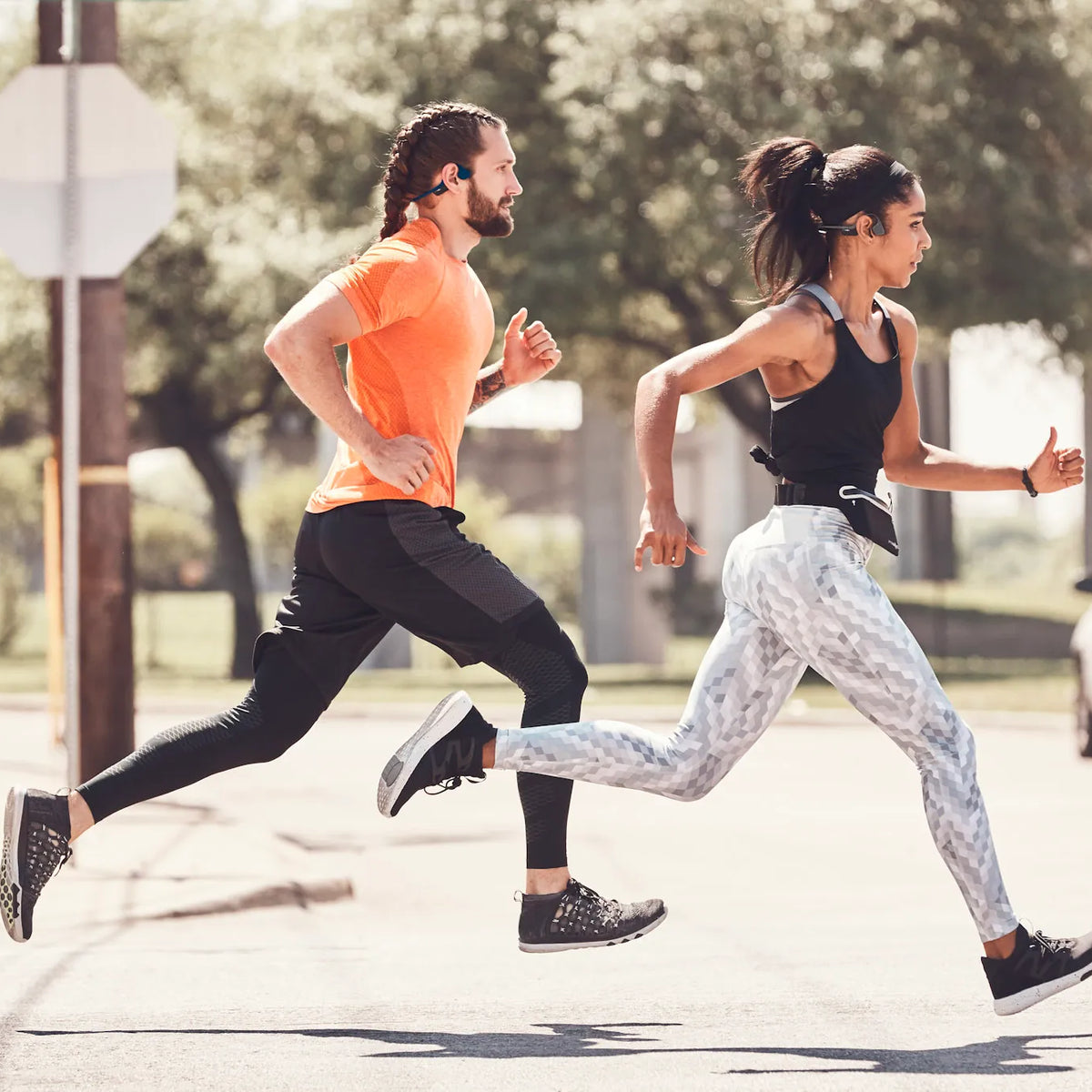 FOR MUSIC LOVERS: THE BEST WAY TO LISTEN TO MUSIC WHILE RUNNING – Fit2Run